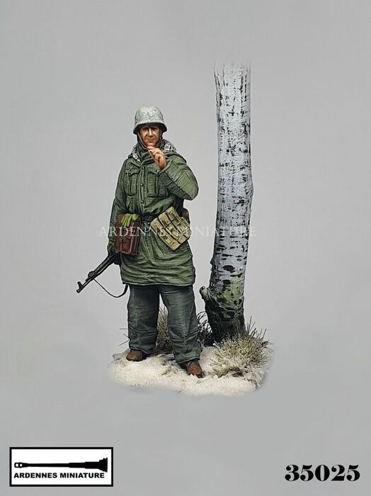 GERMAN SOLDIER 1944-1945 35025 :: Ardennes Miniature